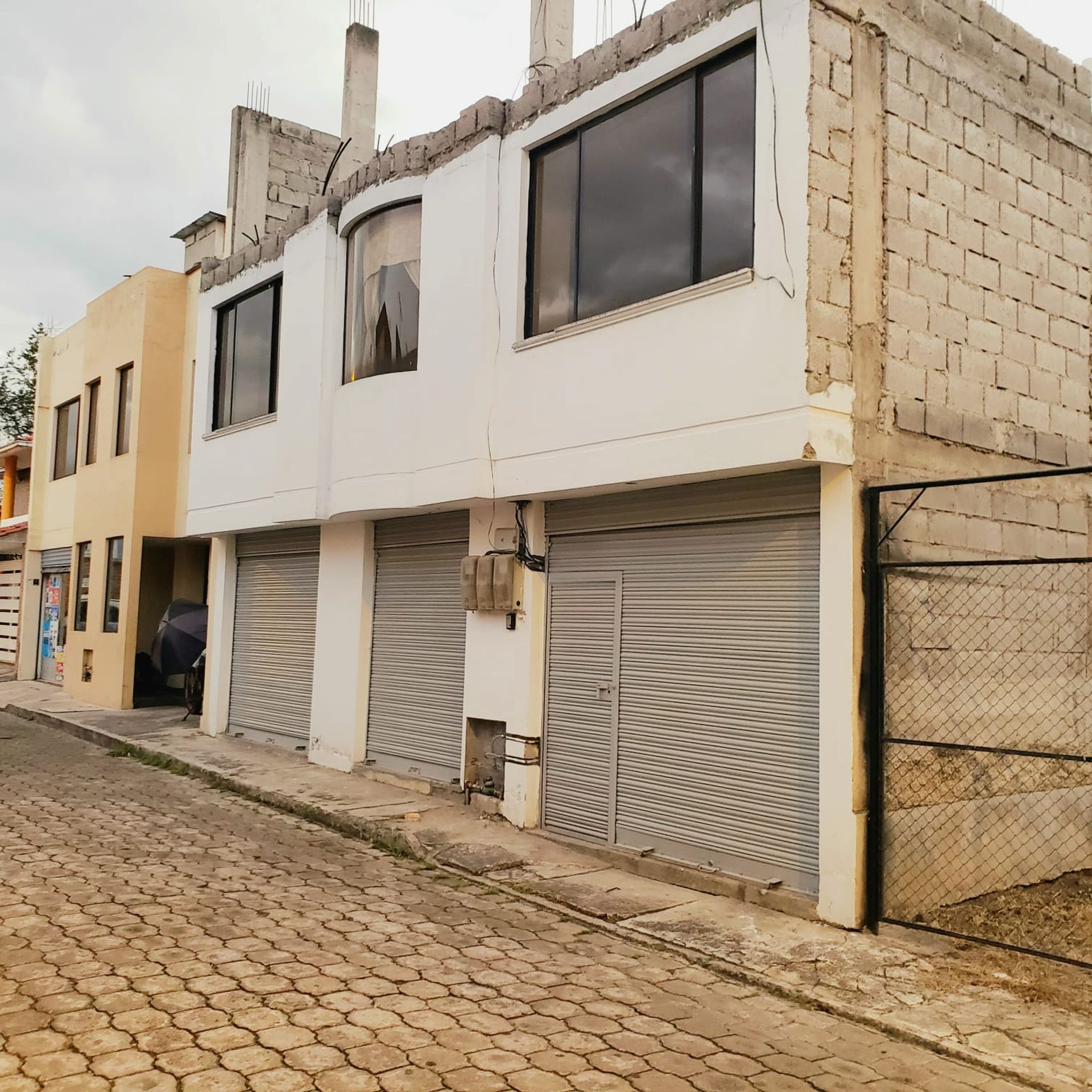 CASA EN VENTA CONJUNTO HABITACIONAL EQQ, QUITO, ECUADOR | Arrienda y Vende
