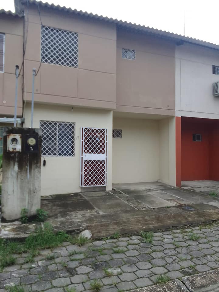 Casa en venta en mucho lote 1, Guayaquil, Ecuador | Arrienda y Vende
